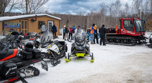 How to Lead a Group of Snowmobiles: Essential Tips for Effective Rides ...